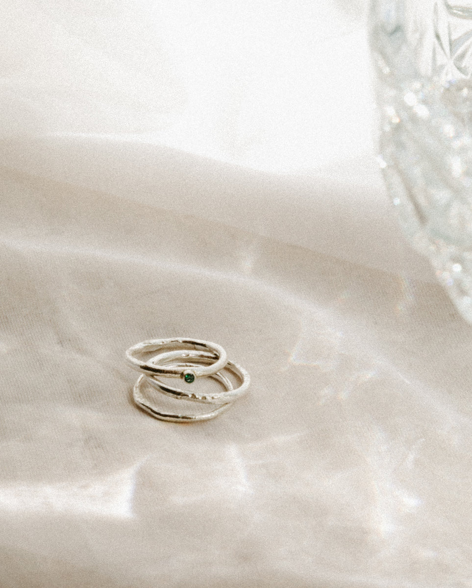 Melted Emerald Band Ring – Happydashery